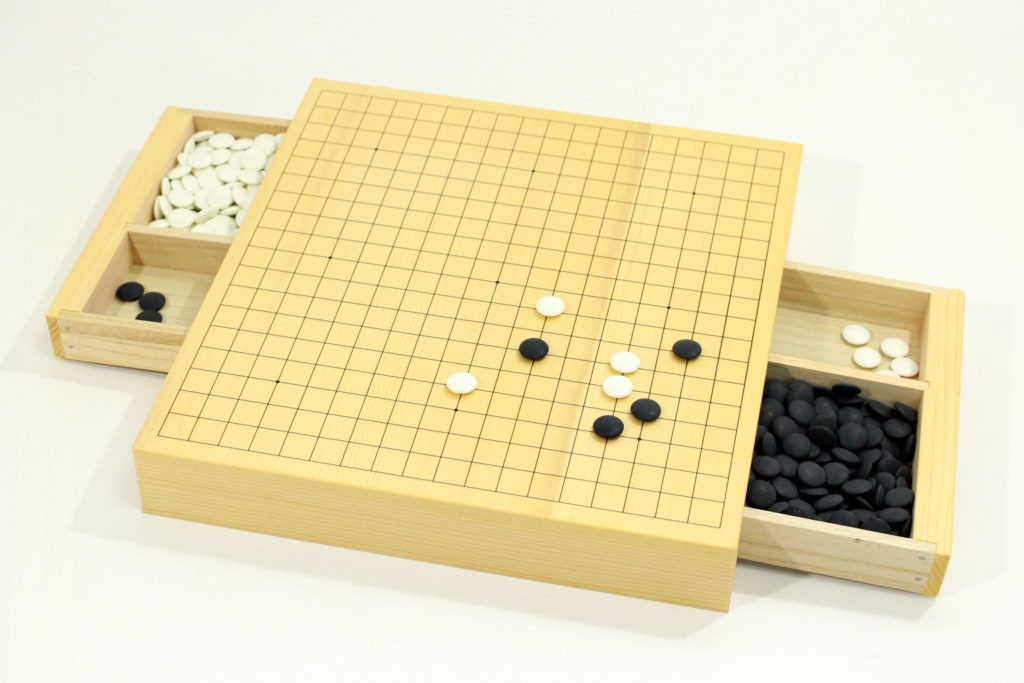 SANKAN-OH 2: A Go set that fits inside the board