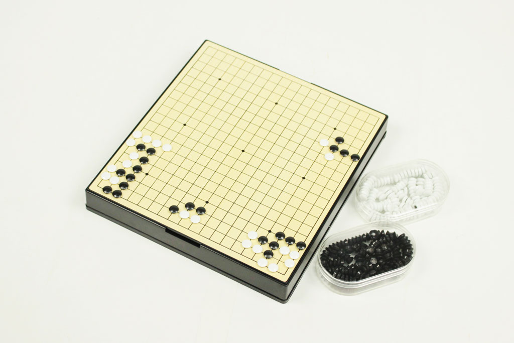 MR-04 Reversible magnetic Go and Shogi set
